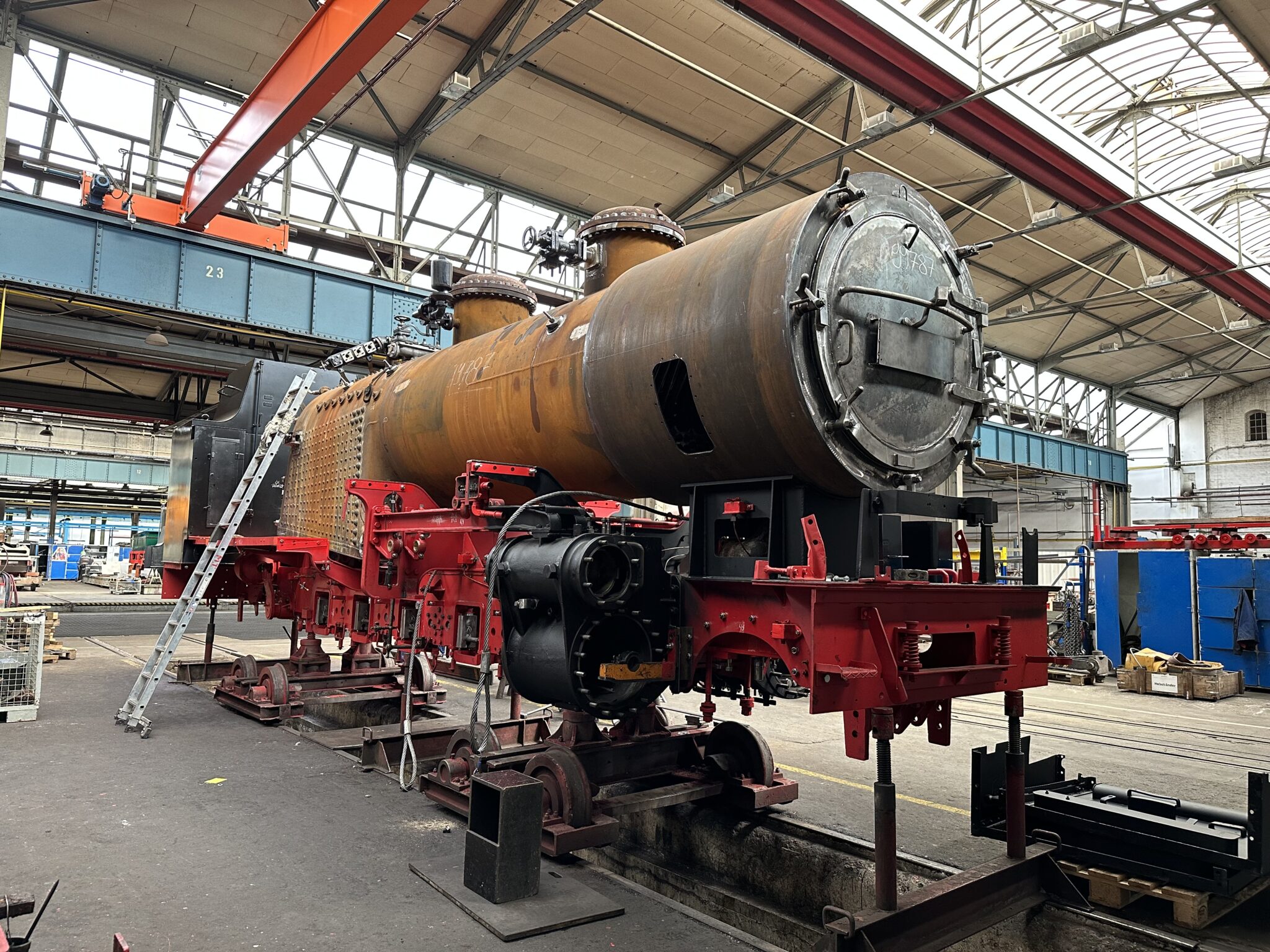 Die Arbeiten am Pilotprojekt zum Umbau der Lokomotive 99 787 | Zittauer ...